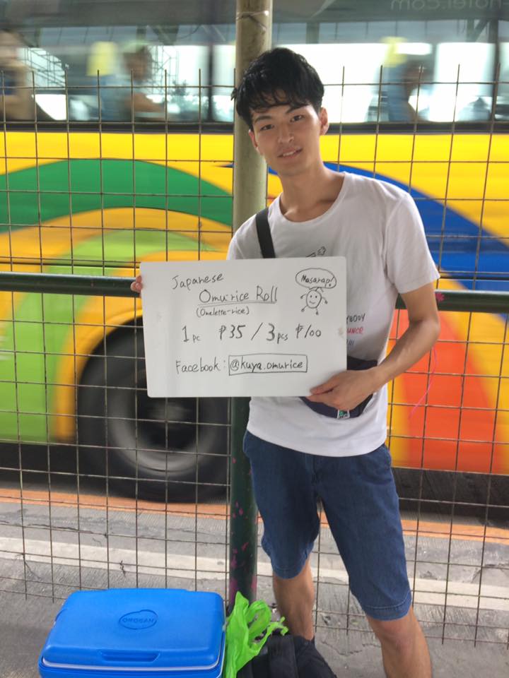 Japanese Student Selling Omu-Rice Becomes Instant Social Media Sensation